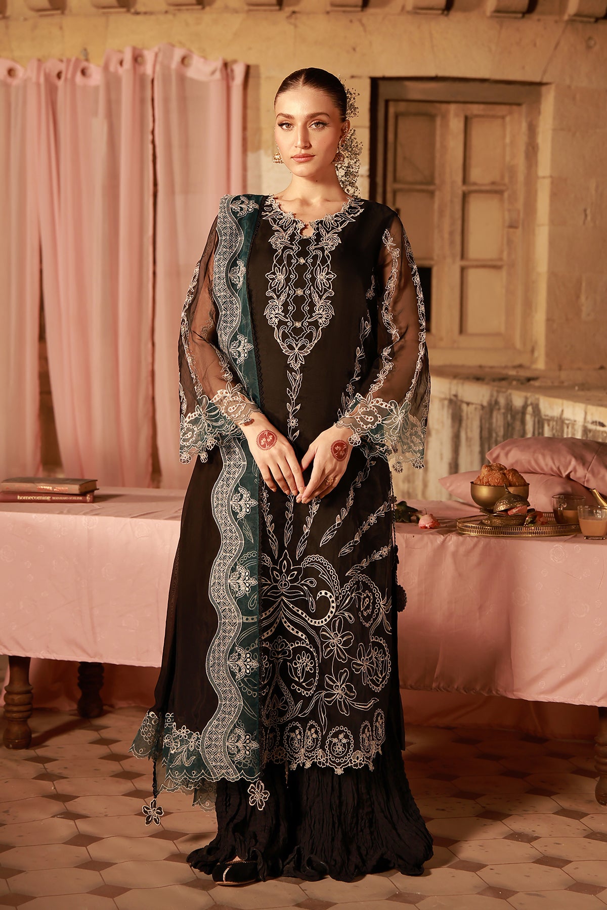 Midnight Opulence – Sahar